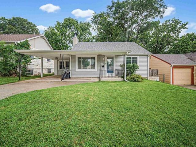 518 W Ash St, Junction City, KS 66441