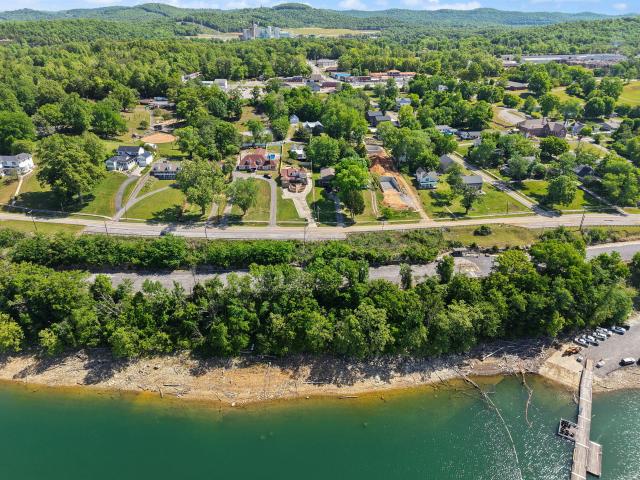 518 W Lakeshore Drive