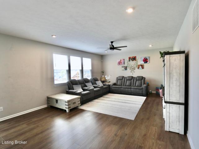 518 Williamsburg Dr