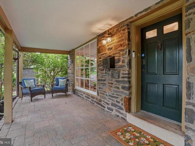 518 Winding Way