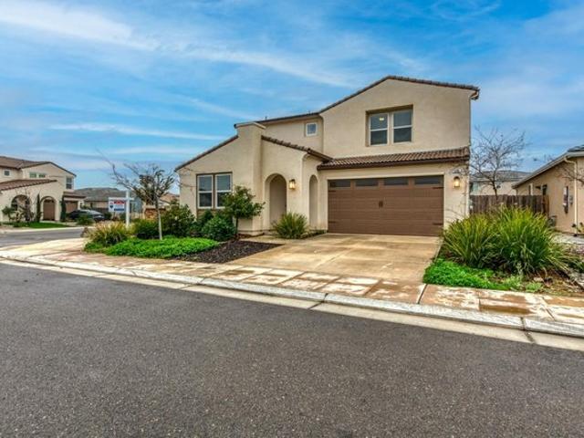 518 Traverse Dr S, Madera, CA 93636