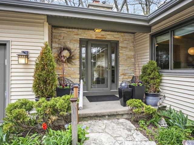 518 Valley Rd, Madison, WI 53714
