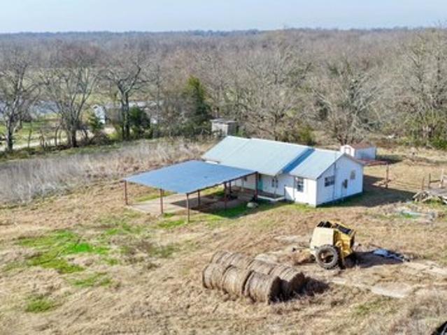 5194 County Road 15200, Deport, TX 75435