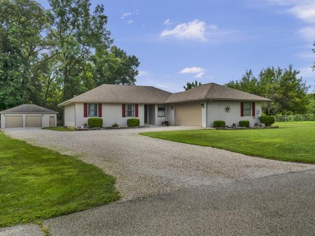 5195 N Camelot Way, North Vernon, IN 47265
