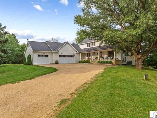 51981 Coventry Ln, North Mankato, MN 56003