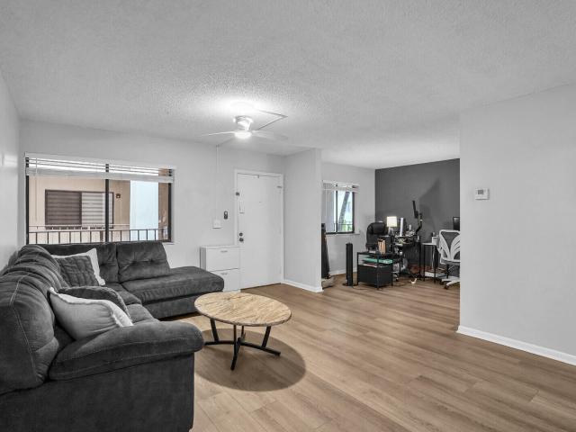 5190 Las Verdes Cir, Unit 214, Delray Beach, FL 33484 | MLS #R11131