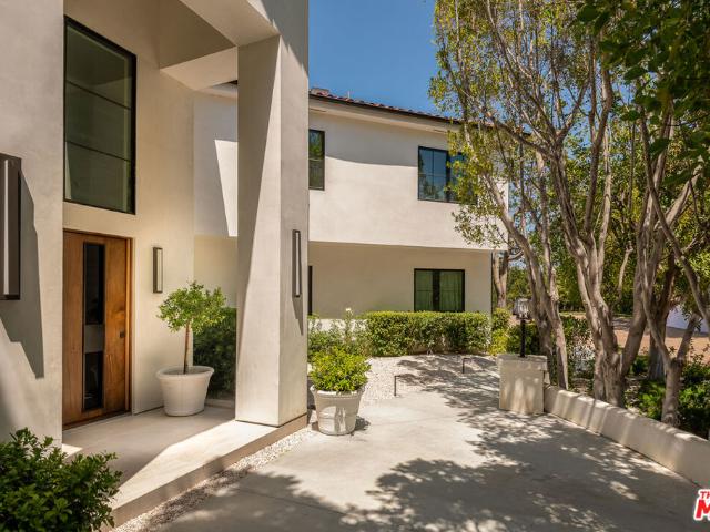 5192 Parkway Calabasas