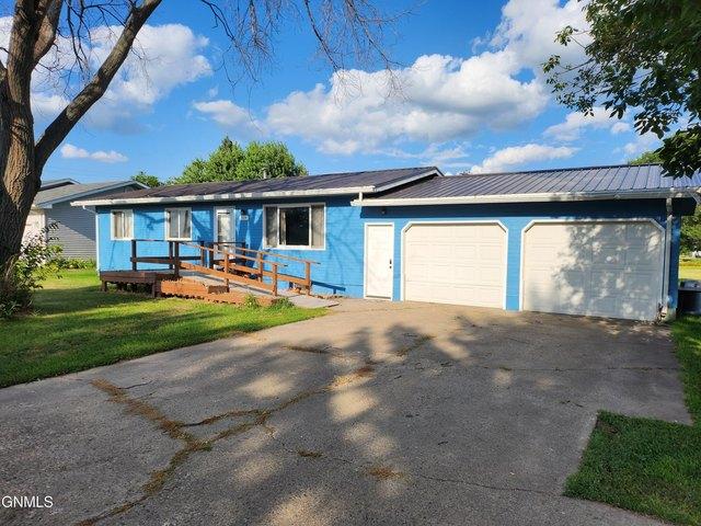 519 1st Ave NW, Steele, ND 58482