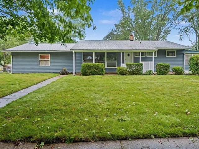 519 Claremont St, Buchanan, MI 49107