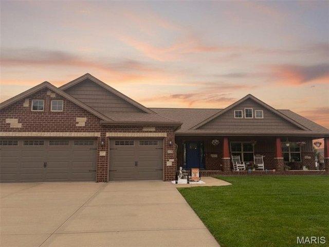 519 Glendale Dr, Troy, IL 62294