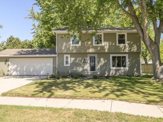 519 Greenfield Dr, Grafton, WI 53024