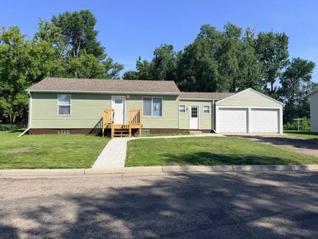 519 E 9th St, Morris, MN 56267