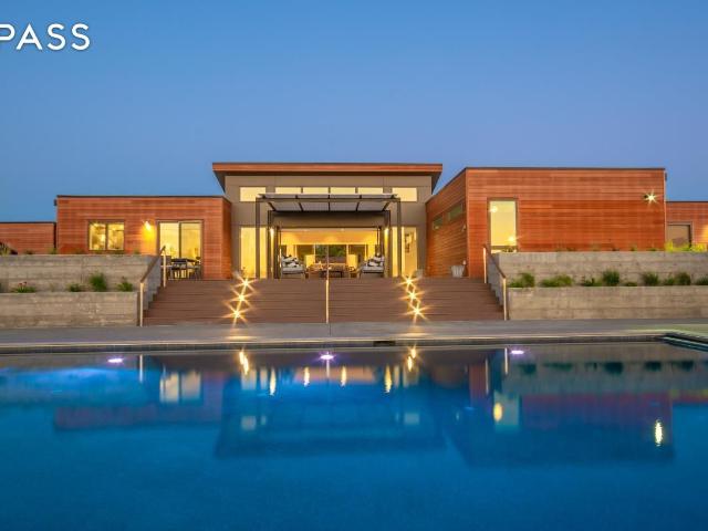 519 Horse Barn Rd, Healdsburg, CA