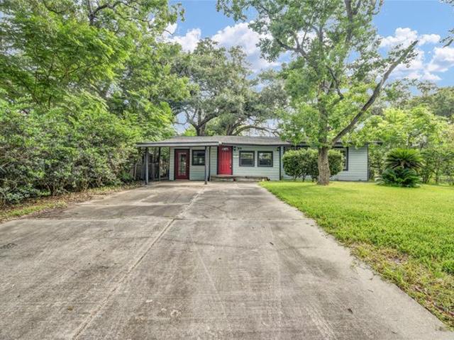 519 Magnolia St, Lake Jackson, TX 77566