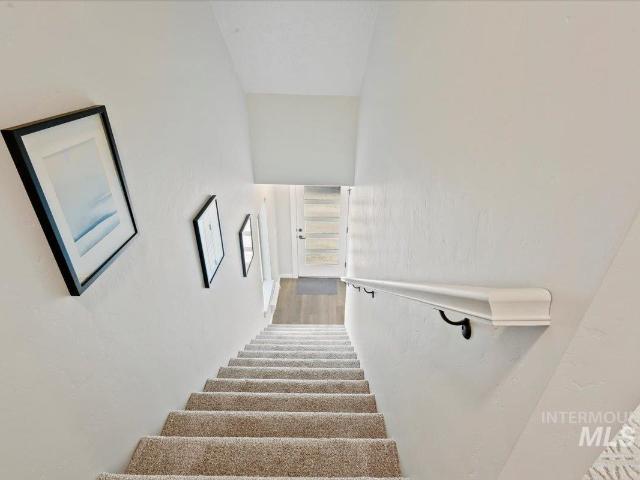 519 N Lucy Lane