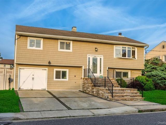 519 Nassau Ave, Freeport, NY 11520