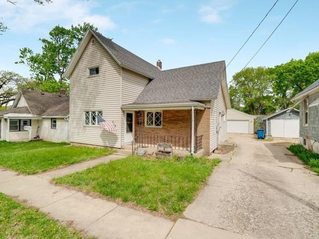 519 W 8th St, Dixon, IL 61021