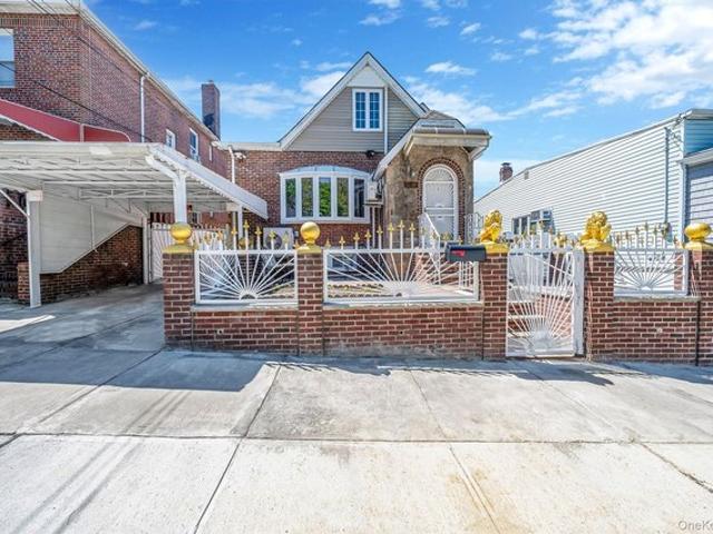 51 78 72nd Pl, Maspeth, NY 11377