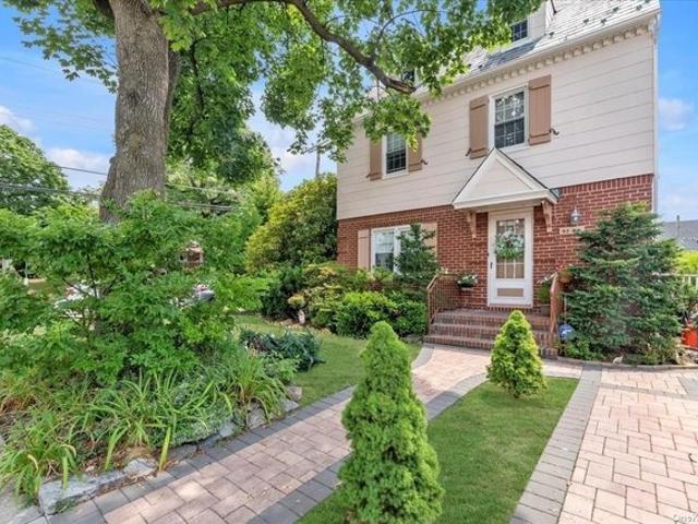 51 06 th St, Bayside, NY 11364