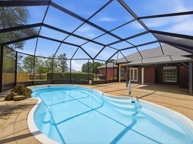 51 Tournament Ln, Freeport, FL 32439