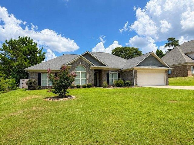 51 Tree Top Hl, Smiths Station, AL 36877