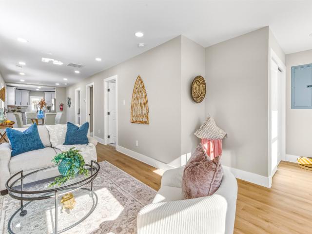 51 W New York Avenue