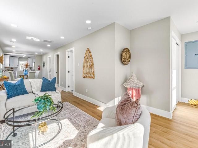 51 W New York Avenue