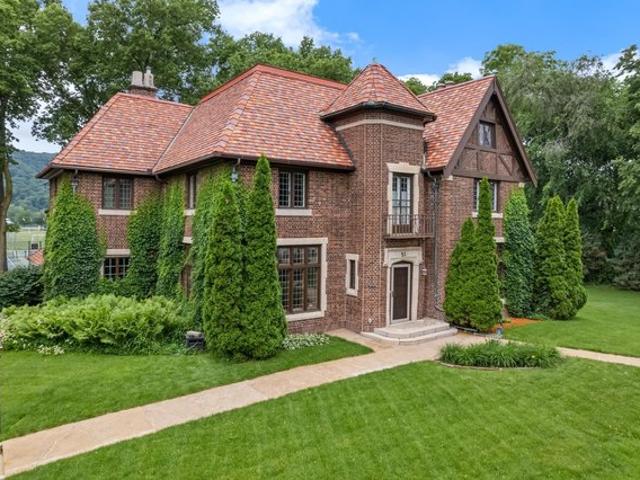51 W Sarnia St, Winona, MN 55987