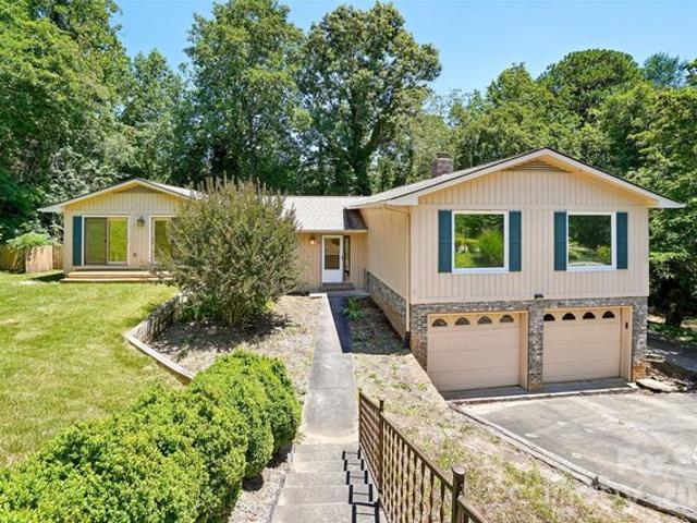 51 Wake Robin Way, Asheville, NC 28805