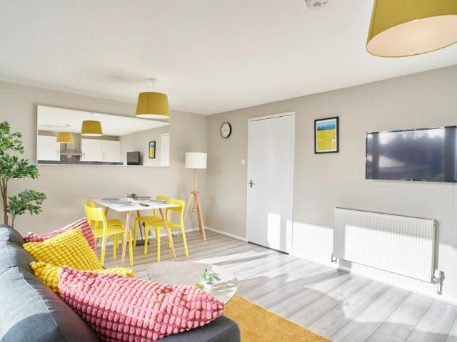 51 Whitton Walk Room 2