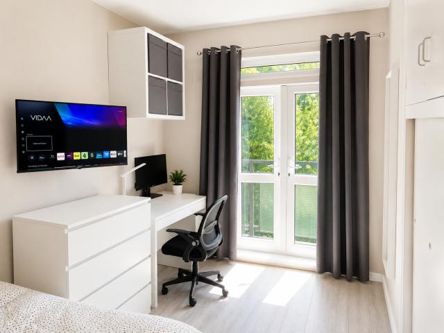 51 Whitton Walk Room 3