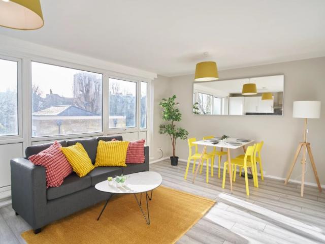 51 Whitton Walk Room 3