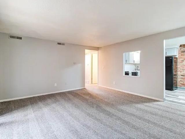 51 Williamstowne Ct, Cheektowaga, NY 14227