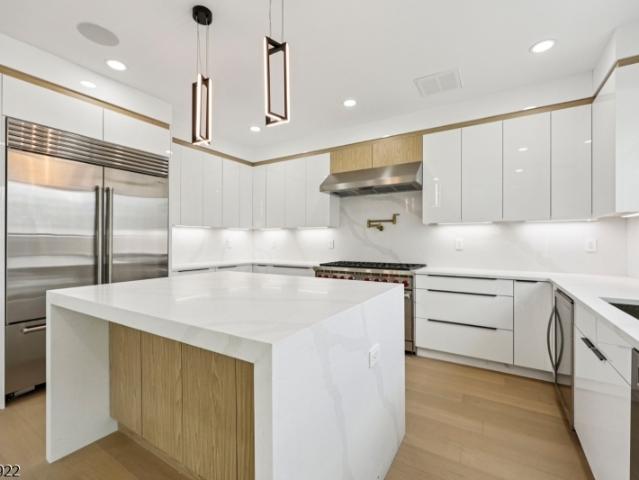 51 Albany Ave