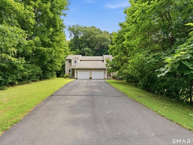 51 B Academy Ln, Southington, CT 06489
