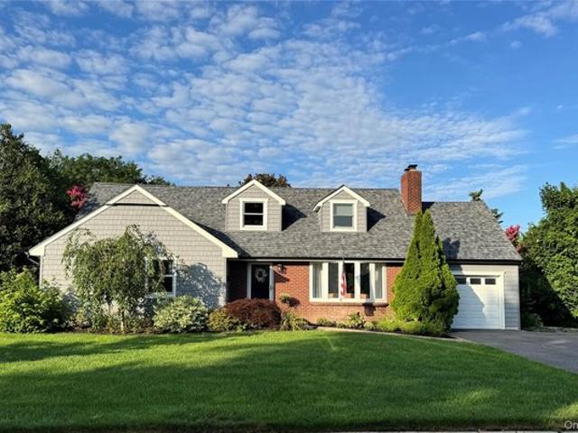 51 Bayway Ave, Bay Shore, NY 11706