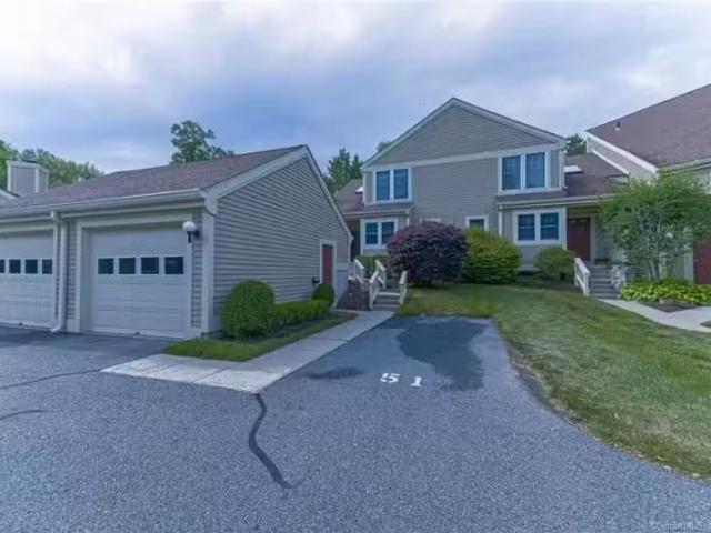 51 Brittania Drive, 51, Danbury, CT 06811