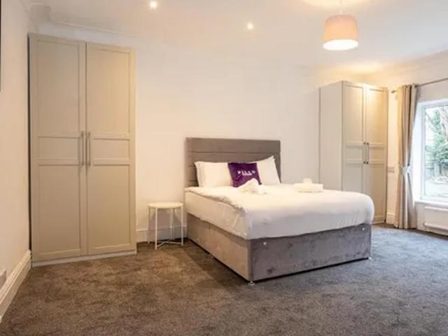 51 Bury Old Road, Prestwich, M25 0EX, United Kingdom | 4 bed house for rent #139621398 | Rentberry