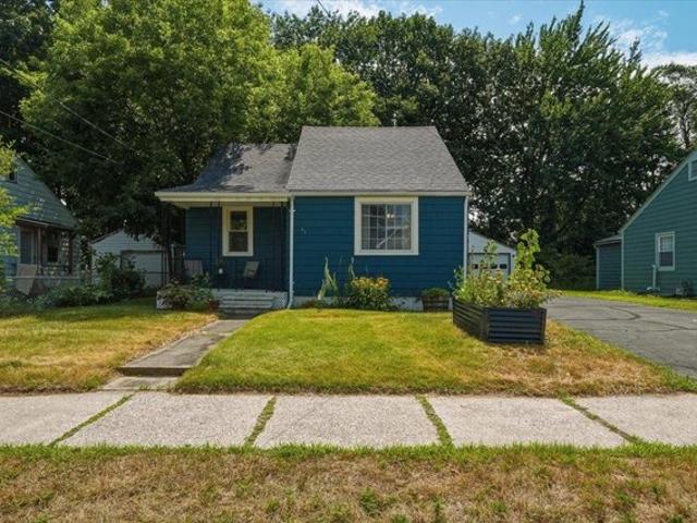 51 Cayuga Ct, Burlington, VT 05408