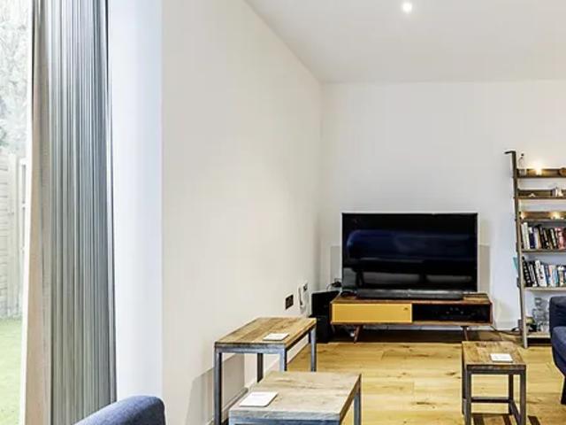 51 Commerell Street, London, SE10 0NH, United Kingdom | 2 bed apartment for rent #137644617 | Rentberry