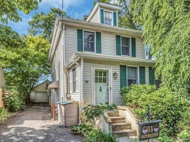 51 Cross St, Locust Valley, NY 11560