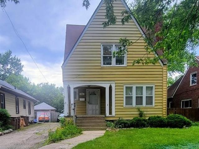 51 Dakota St, Pontiac, MI 48341