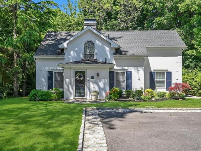 51 Deepdale Dr, Manhasset, NY 11030