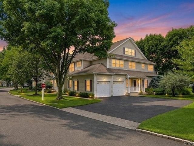 51 Deer Valley Dr, Nesconset, NY 11767