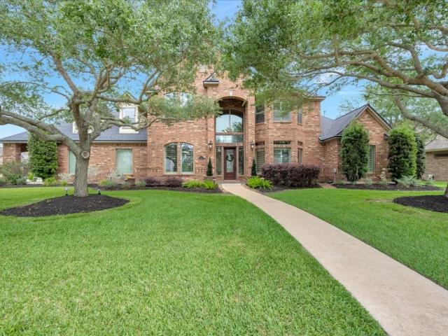 51 Deerwood Court