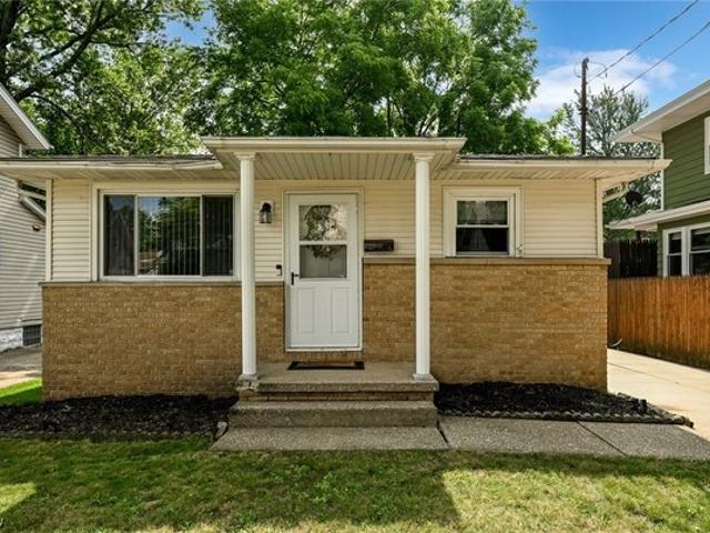 51 Devonshire Dr, Akron, OH 44312