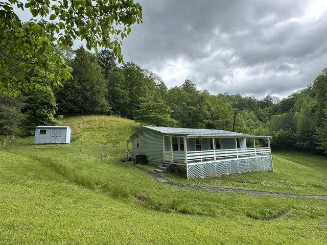 51 Dewey Thompson Rd, Calvin, KY 40813