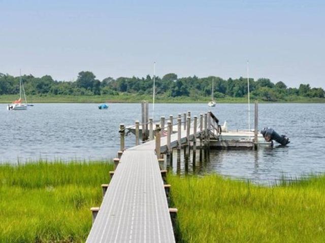 51 Dumar Dr, Sag Harbor, NY 11963