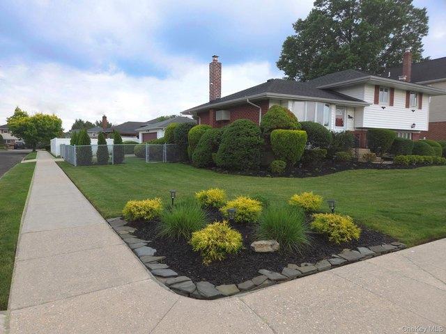 51 Eileen Ave, Plainview, NY 11803