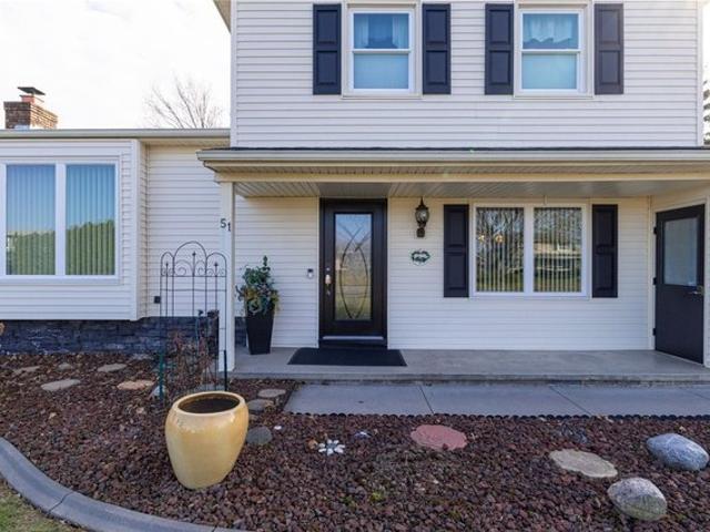 51 Flynnwood Dr, Greece, NY 14612
